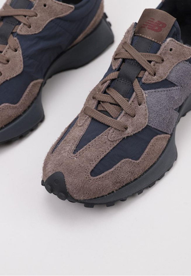 Comprar TÉNIS RASOS 327 da marca NEW BALANCE de HOMEM na cor Castanho ...